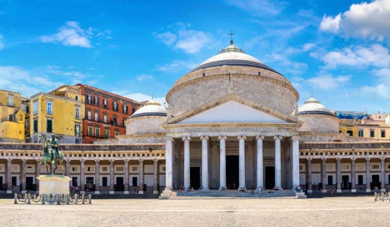 Dove batte il cuore di Napoli? Guida alle zone imperdibili della città ...