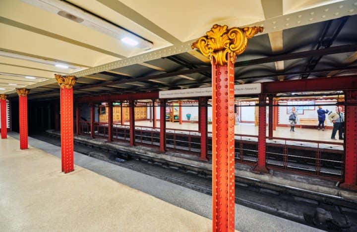 Top 10: What is the Oldest Subway in the World? | Civitatis