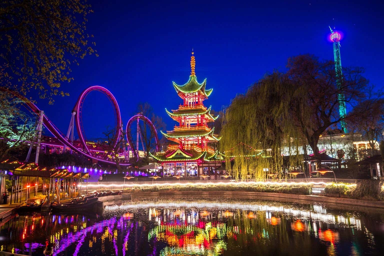 Top 10: Where are the Best Theme Parks in the World? (2025)