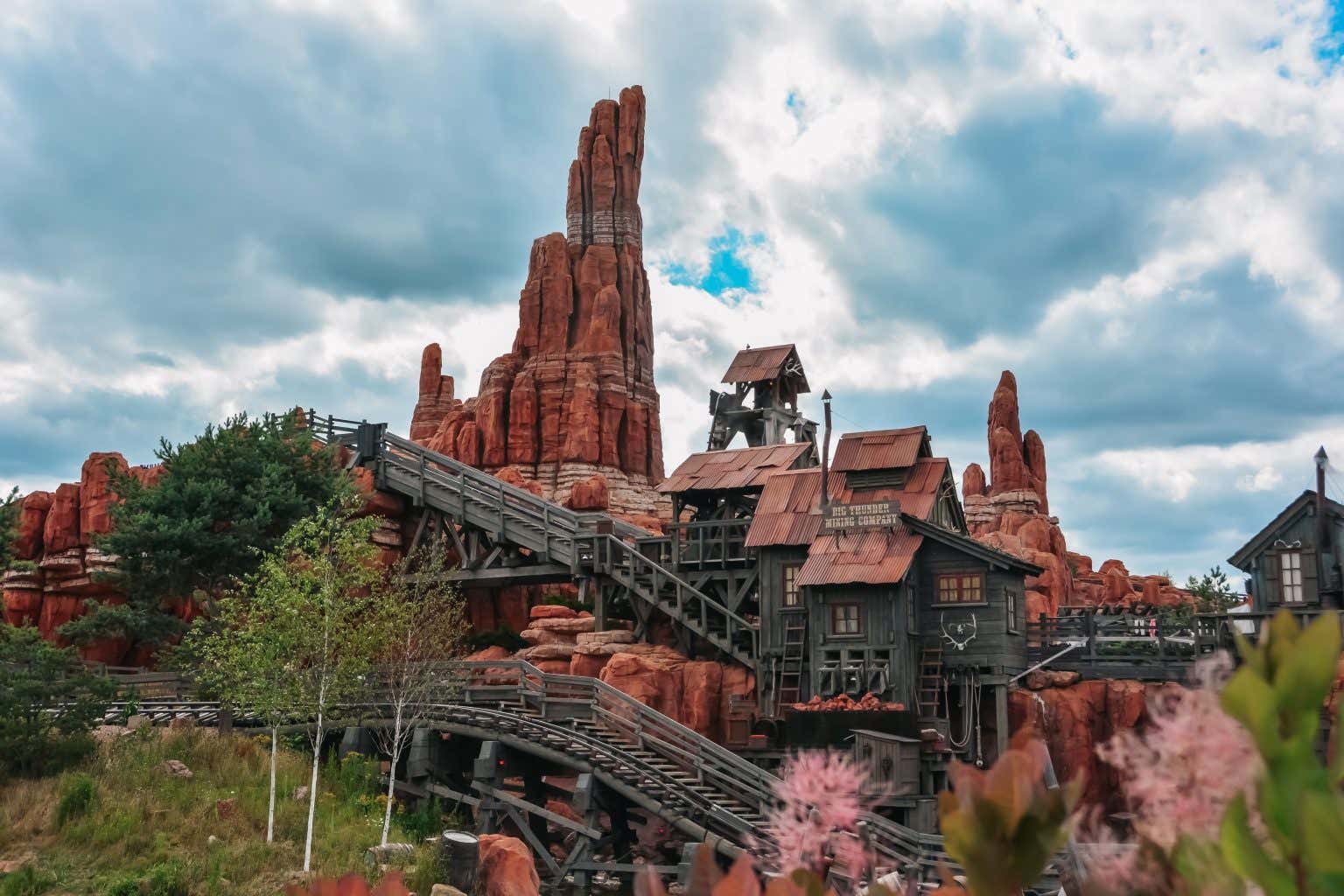 Top 10: Where are the Best Theme Parks in the World? (2025)