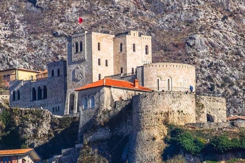 Excursão a Kruja e ao lago Bovilla saindo de Durrës - Civitatis Portugal