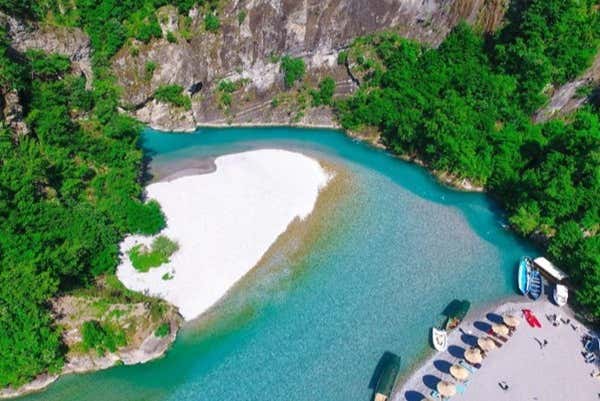 Escursione al lago Koman da Tirana - Prenotazione a Civitatis.com