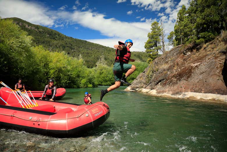 Rafting en el río Villegas desde Bariloche - Civitatis.com