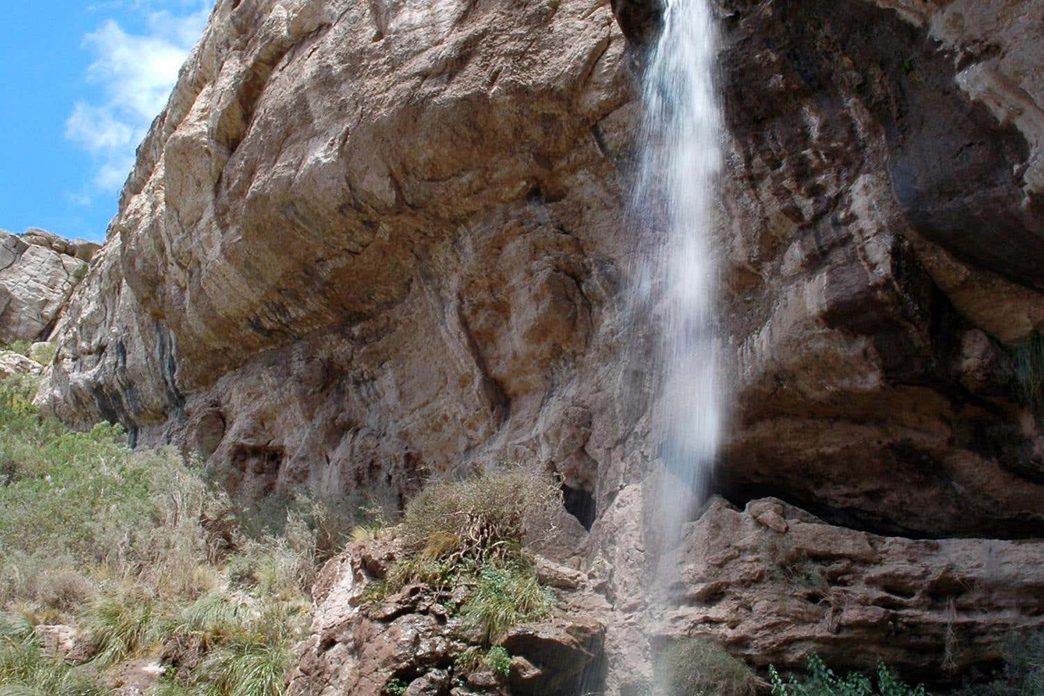 Trekking por la cascada El Salto desde Mendoza - Civitatis.com