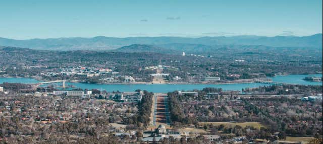 Highlights of Canberra Full-Day Tour - Book at Civitatis.com