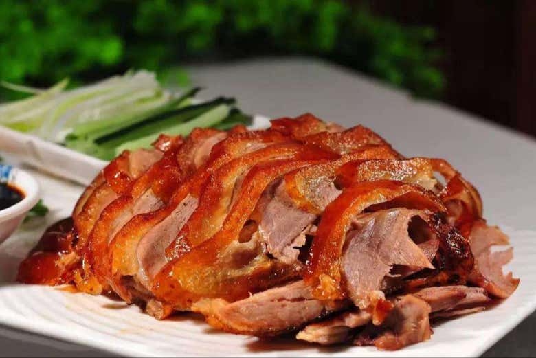 Cena de pato laqueado + Espectáculo en el Red Theatre, Pekín