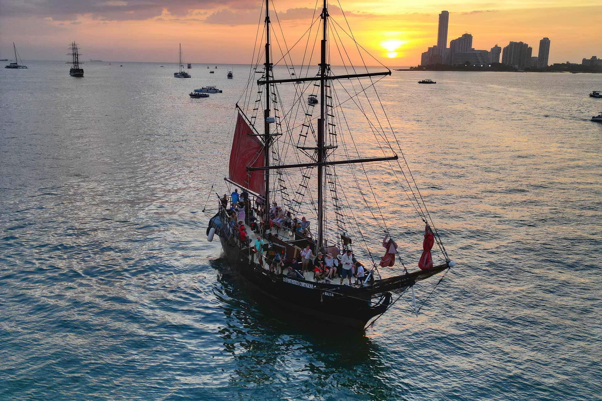Balade en bateau pirate au coucher de soleil depuis Carthagène des Indes