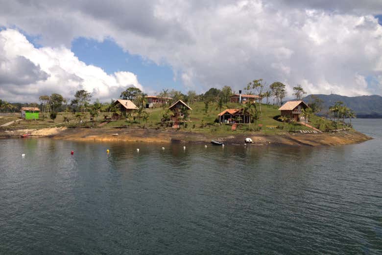 Paseo en barco privado por el embalse de Guatapé - Civitatis.com Argentina