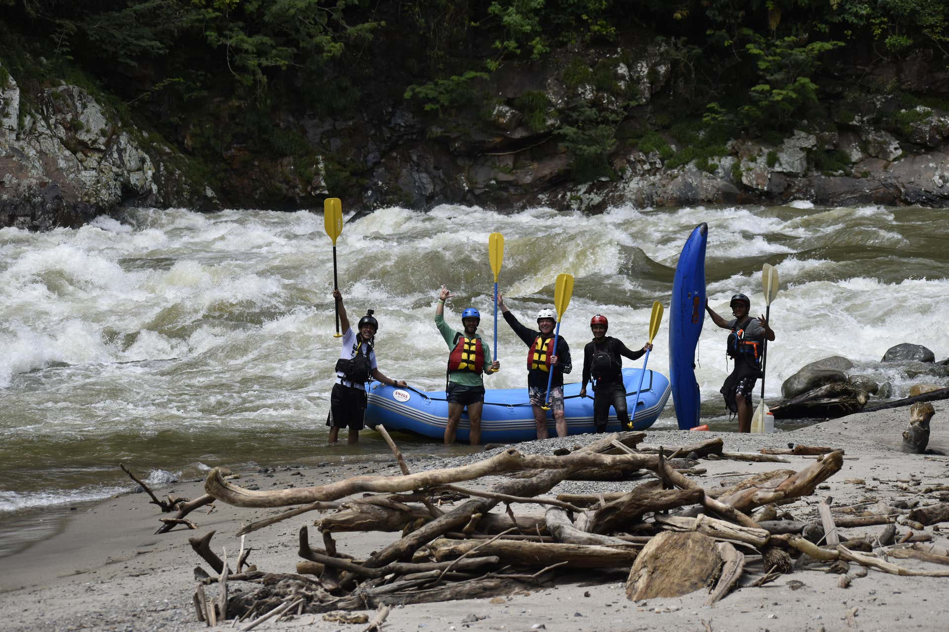Rafting de nivel avanzado en el río Samaná en Cocorná