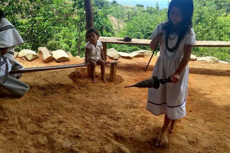 Arhuaca Tribe Backpack Workshop from Palomino - Civitatis.com