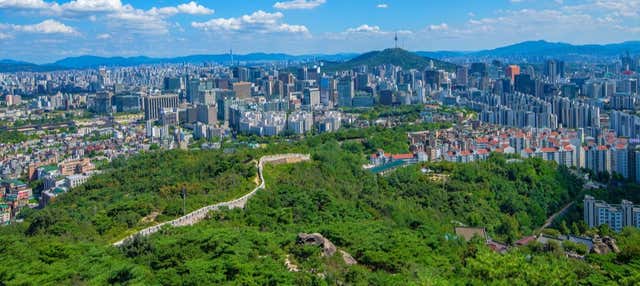 Seoul City Wall & Mount Inwangsan Hike - Book at Civitatis.com