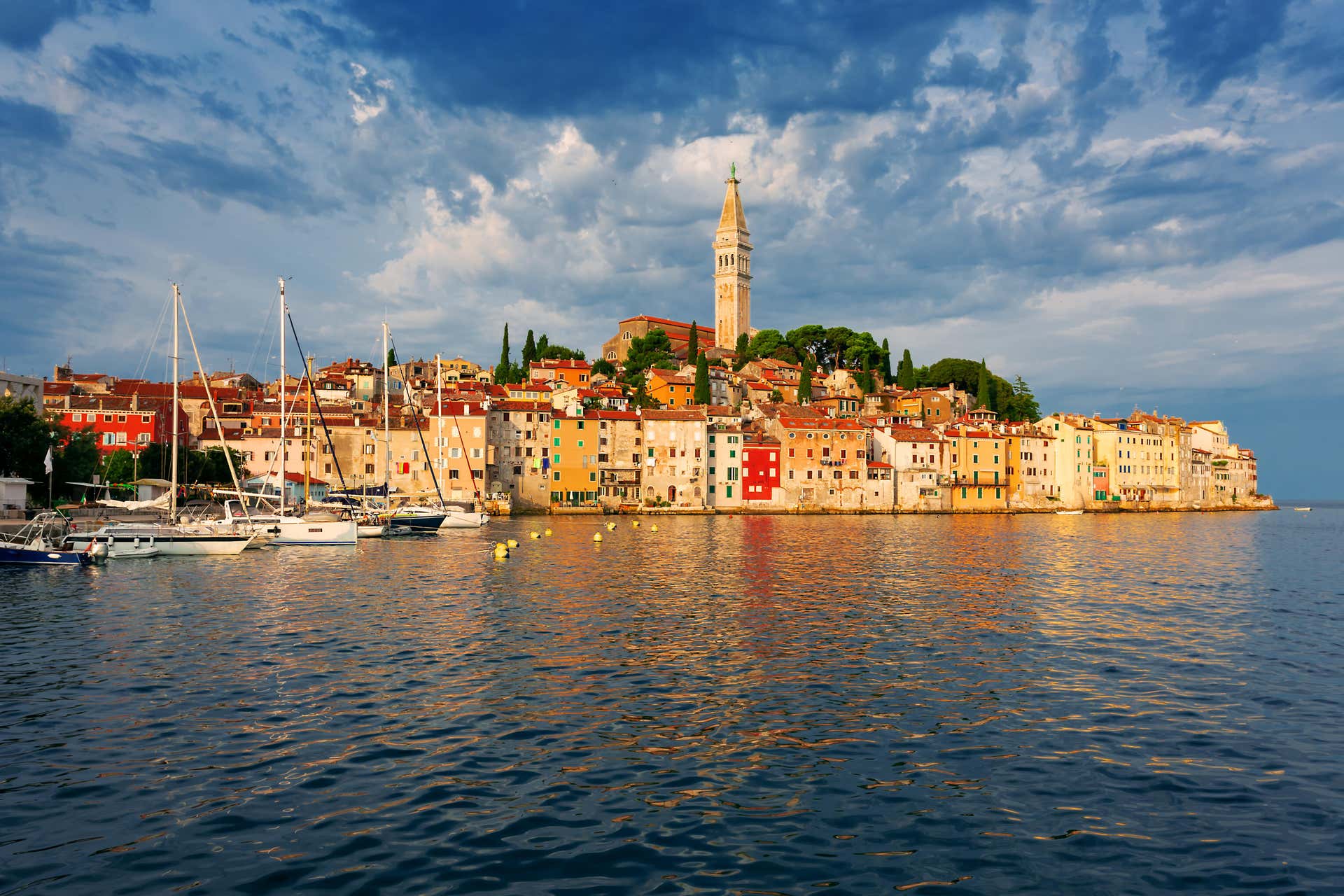 Crociera lungo la costa d'Istria con barbecue da Parenzo