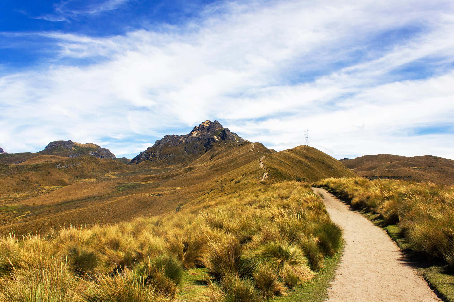 Trekking por el volcán Ruco Pichincha + Teleférico de Quito