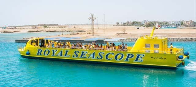 Paseo en barco con visión submarina por el Mar Rojo desde Marsa Alam ...