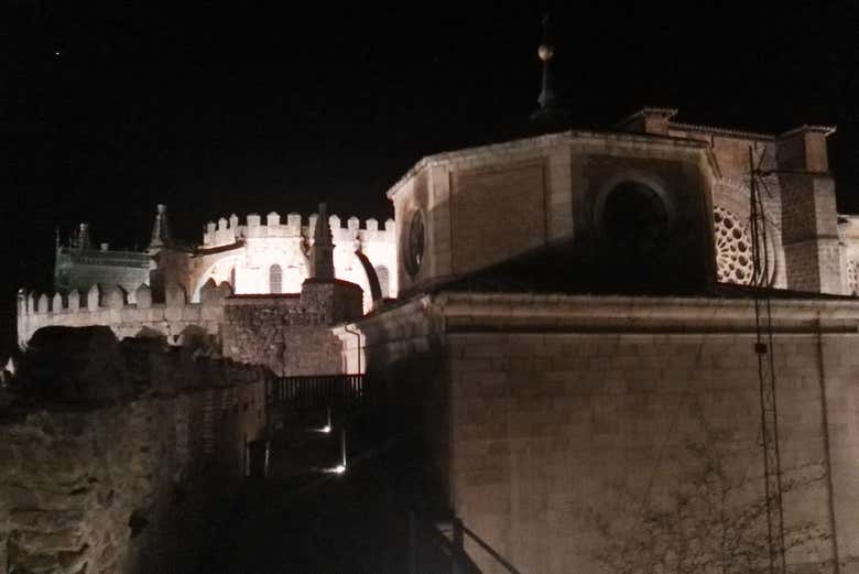 Tour de lendas pela Ávila iluminada - Reserve em Civitatis.com Portugal