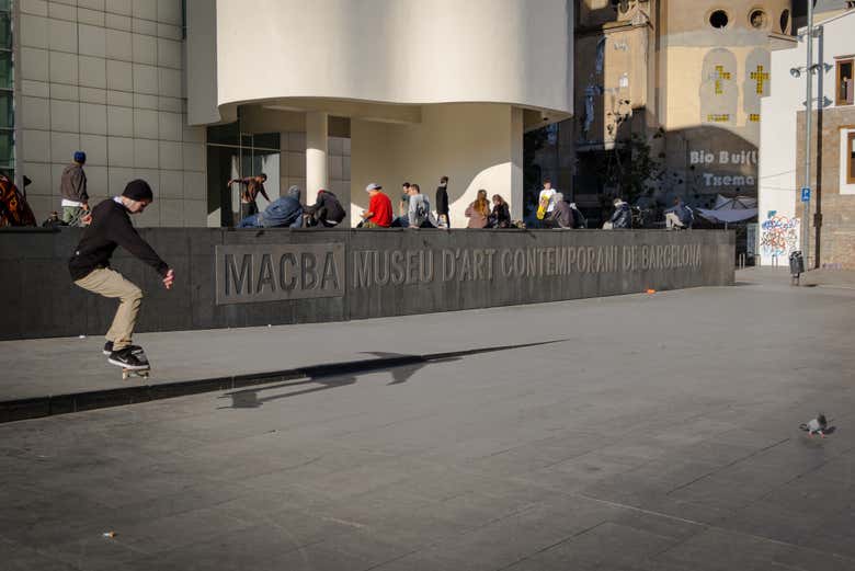 Entrada al MACBA, el Museo de Arte Contemporáneo de Barcelona