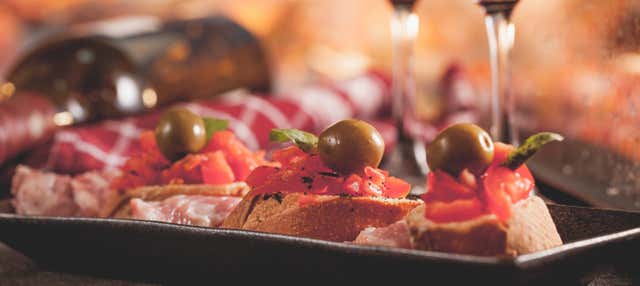 Paseo por El Born con cena de tapas y espectáculo flamenco, Barcelona ...