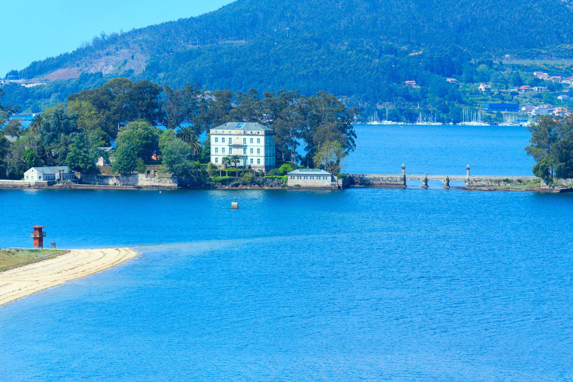 San Simón Island Excursion from Redondela - Book at Civitatis.com