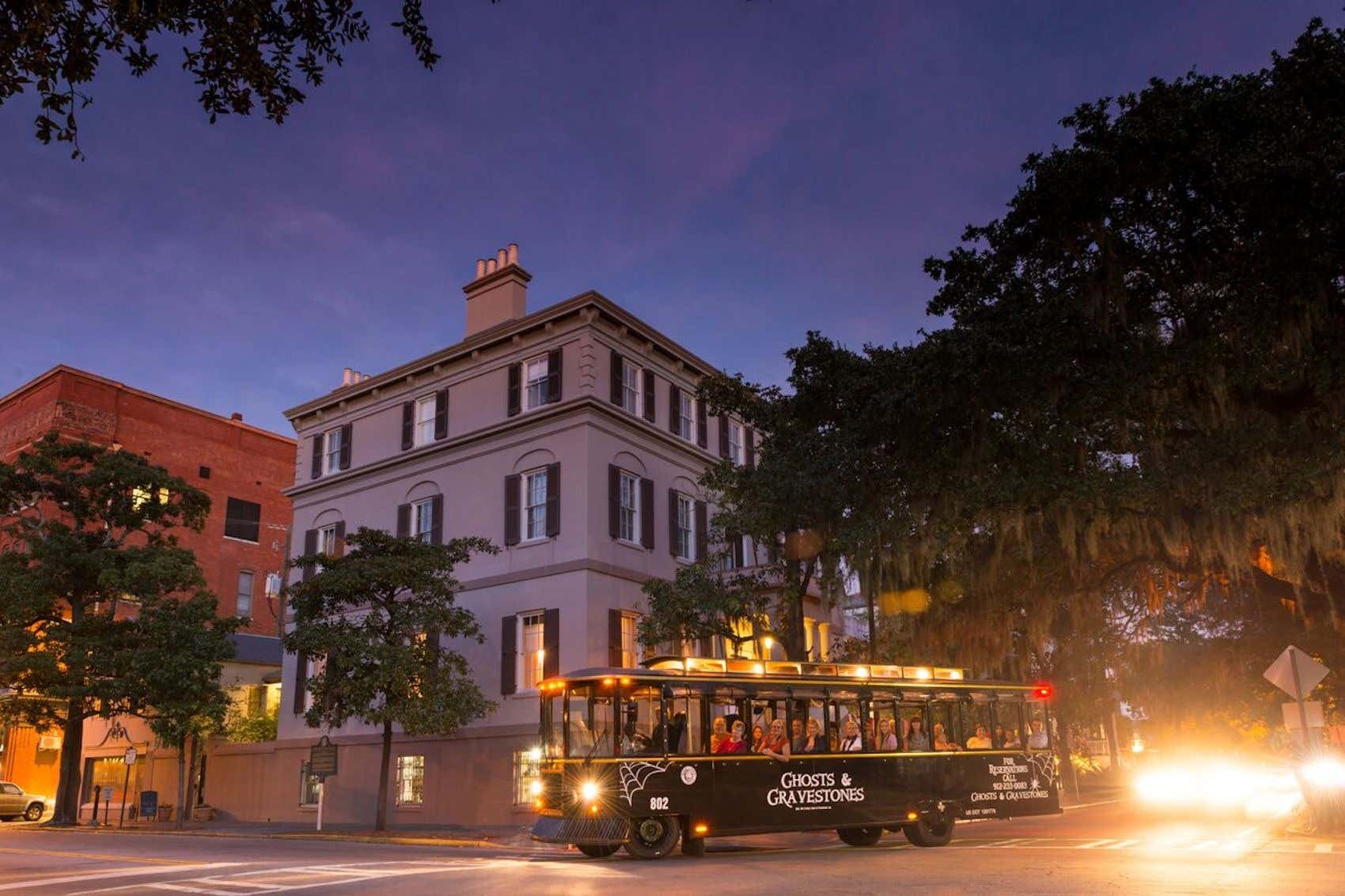 Savannah Ghost Trolley - Book Online at Civitatis.com