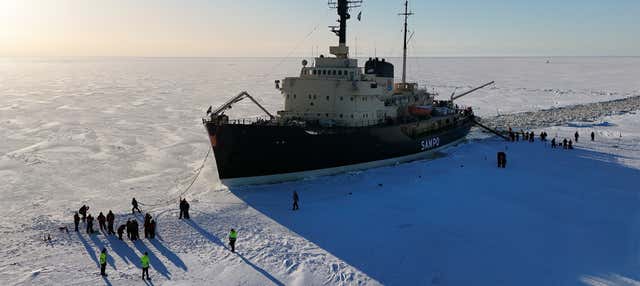 Crociera su una nave rompighiaccio + Bagno nel golfo di Botnia ...