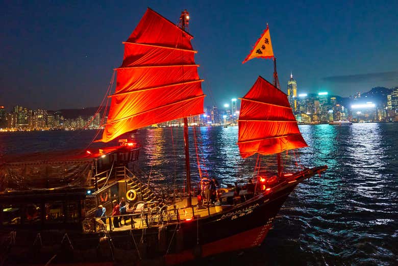 Hong Kong Symphony of Lights Traditional Boat Cruise