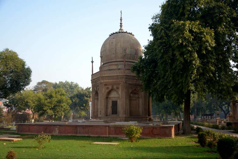 Roman Catholic Cemetery Tour Agra - Book Online at Civitatis.com