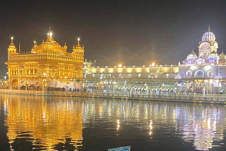 Cérémonie du Palki Sahib au Temple d'Or, Amritsar