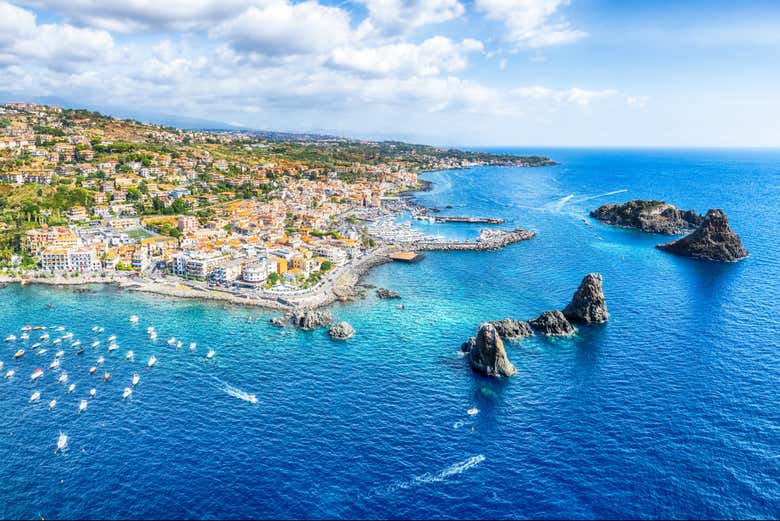 Paseo en barco por la reserva natural de Aci Trezza