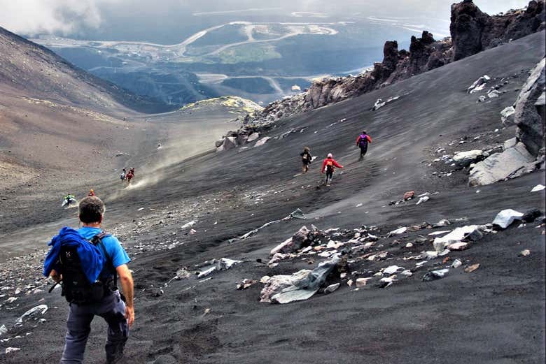 Trekking sull'Etna e le sue grotte vulcaniche da Catania