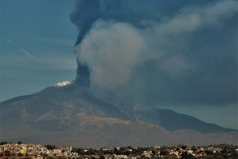 Trekking sull'Etna e le sue grotte vulcaniche da Catania