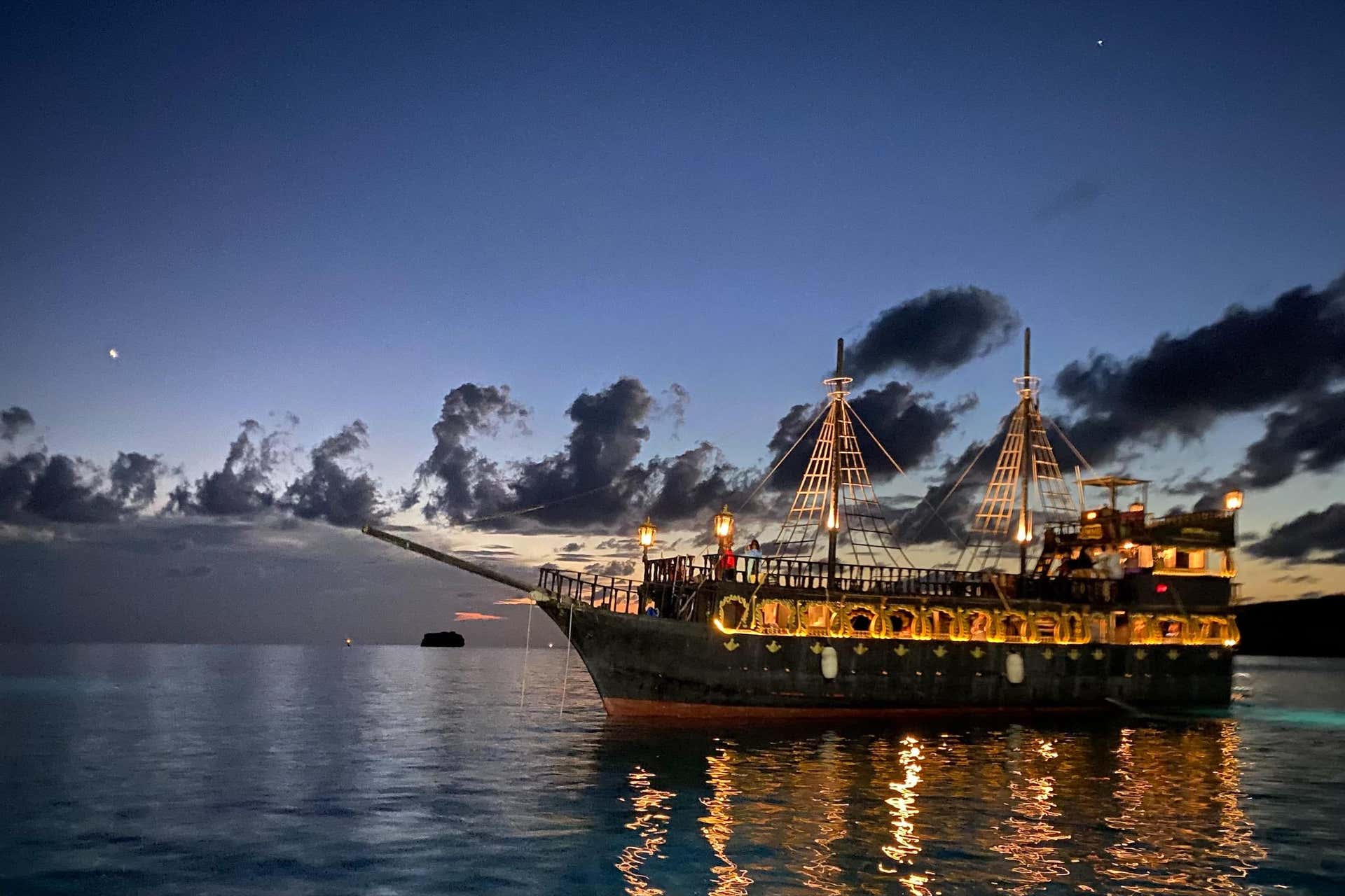 Avistamiento de delfines al atardecer desde Lampedusa