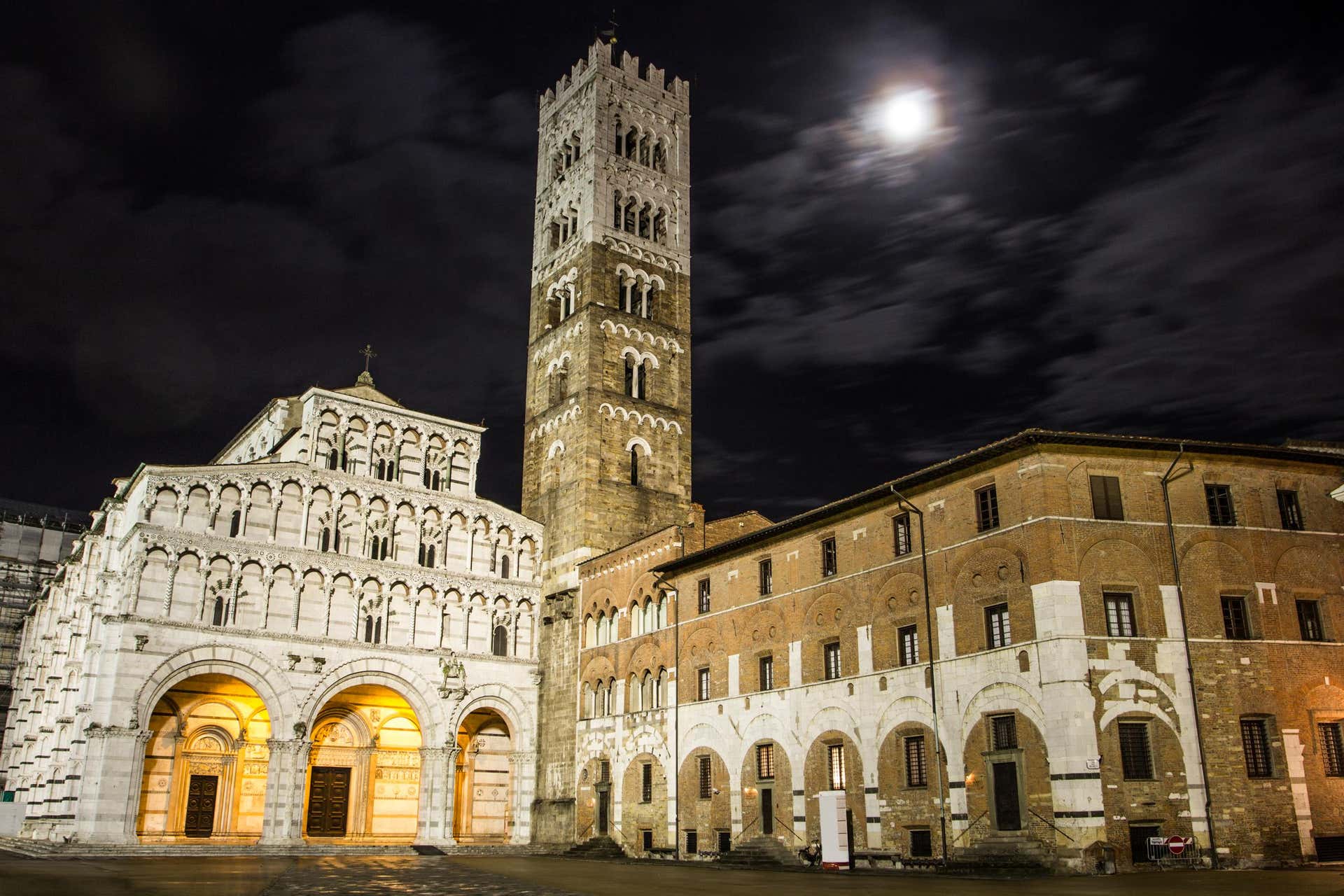 Tour nocturno por Lucca - Reserva online en Civitatis.com