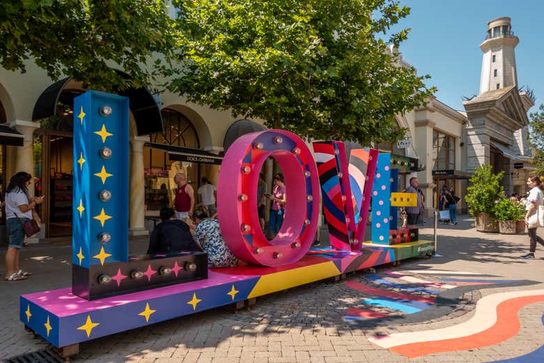 Visite des magasins du Fidenza Village The Bicester Collection depuis Milan