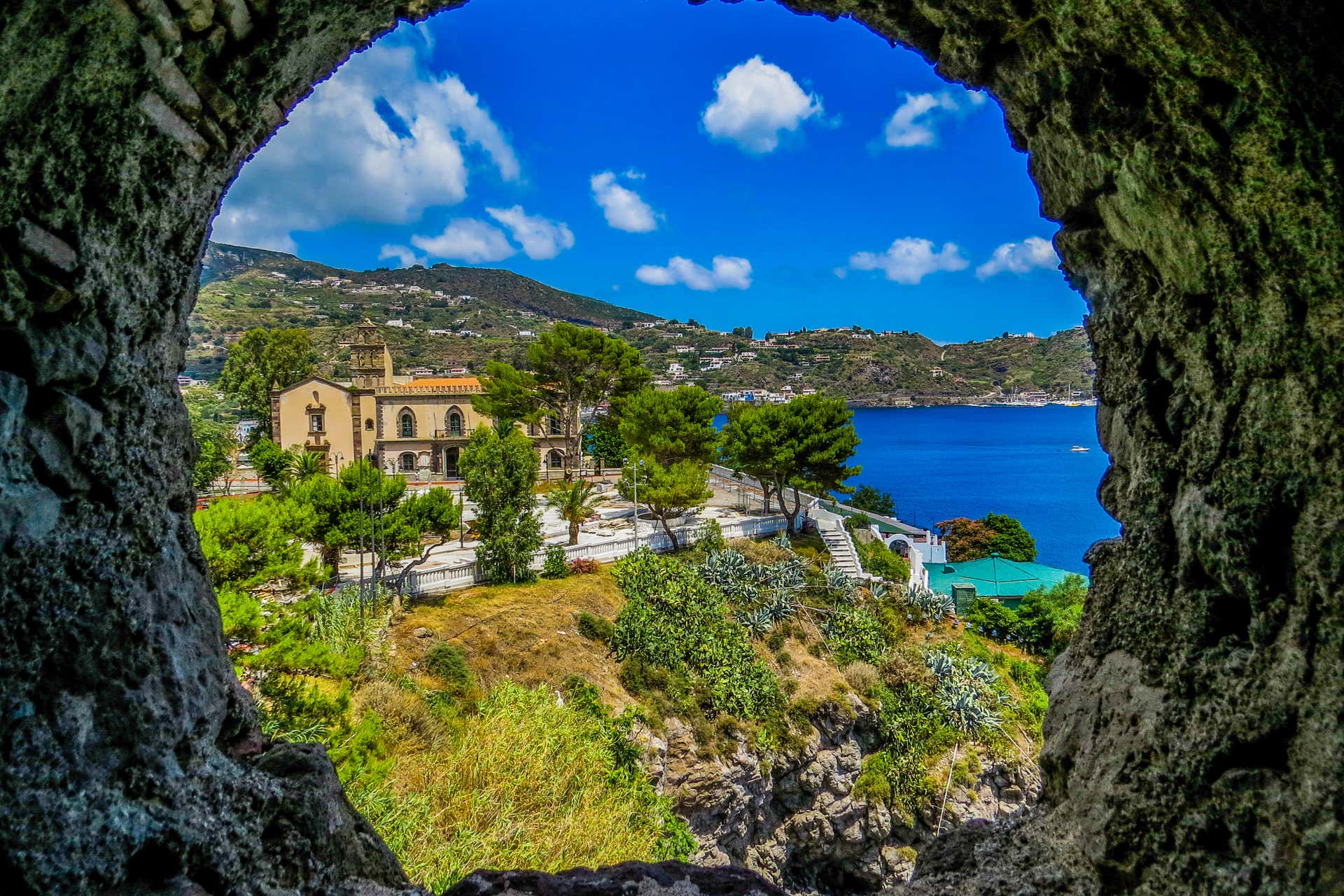 Lipari & Vulcano Excursion from Milazzo - Book at Civitatis.com