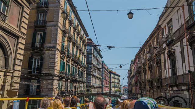 Autobus turistico di Napoli - Itinerario, prezzi e orari