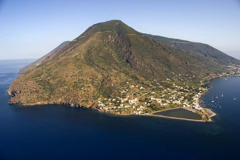 Excursion to Salina from Vulcano - Book Online at Civitatis.com