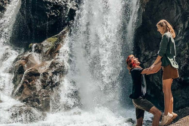 Senderismo por las montañas del Atlas con comida desde Marrakech ...