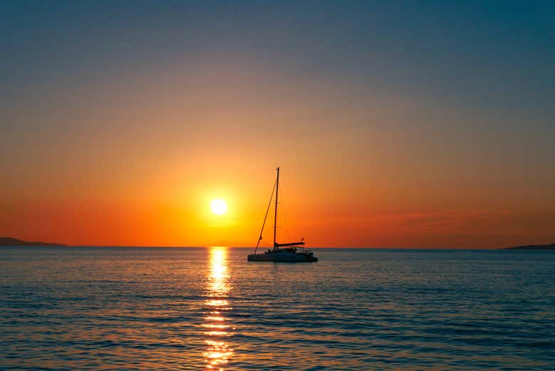 Paseo en catamarán al atardecer por Cancún - Civitatis.com