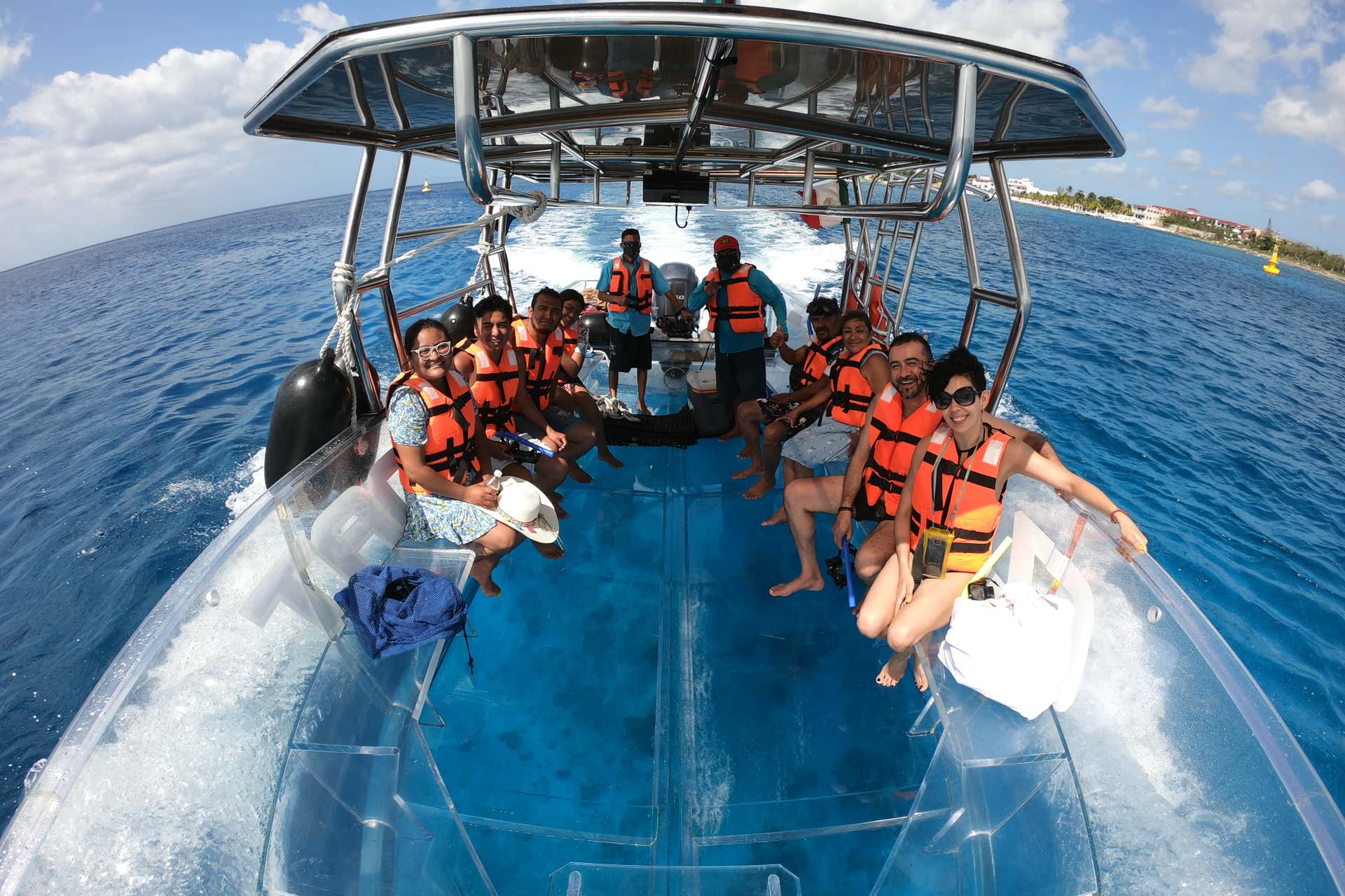 Paseo en barco transparente por Cancún - Reserva en Civitatis.com