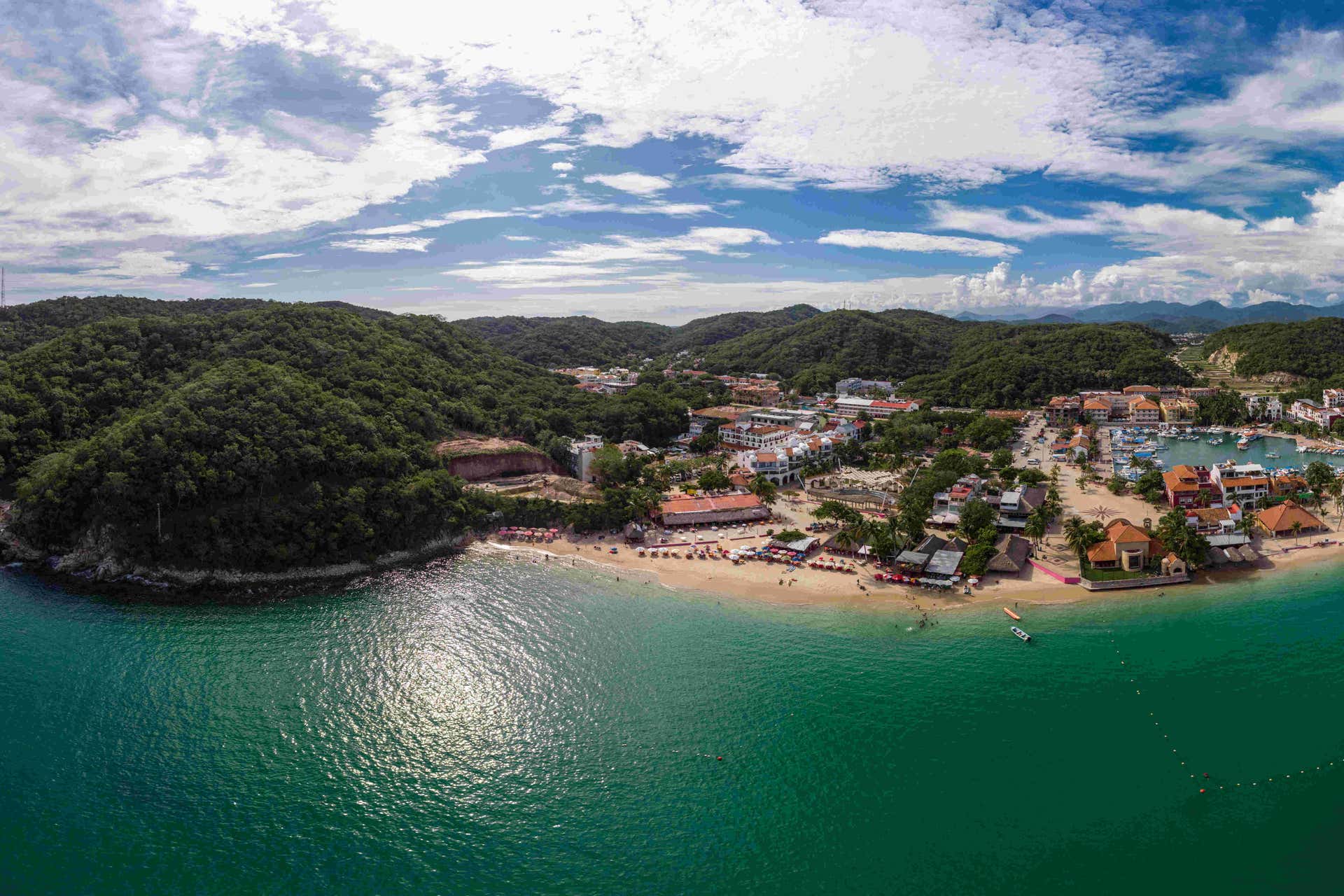 Huatulco Bay Tour from Puerto Escondido - Book at Civitatis.com