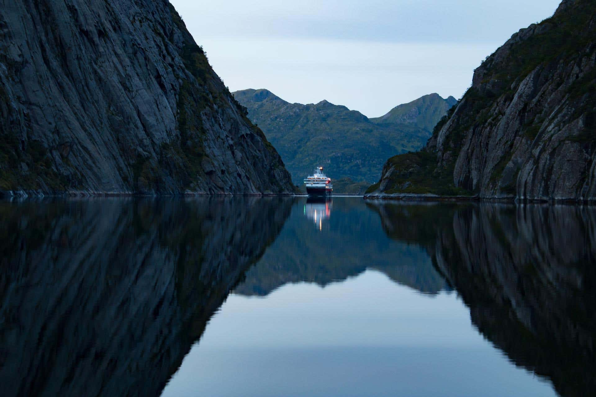 Cruzeiro por Trollfjord saindo de Svolvær - Civitatis.com