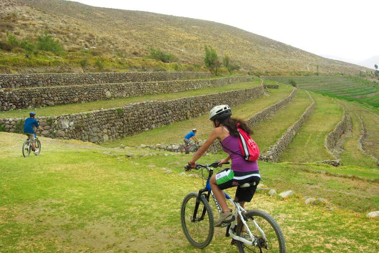 Tour de bicicleta e rafting no Vale de Chilina saindo de Arequipa