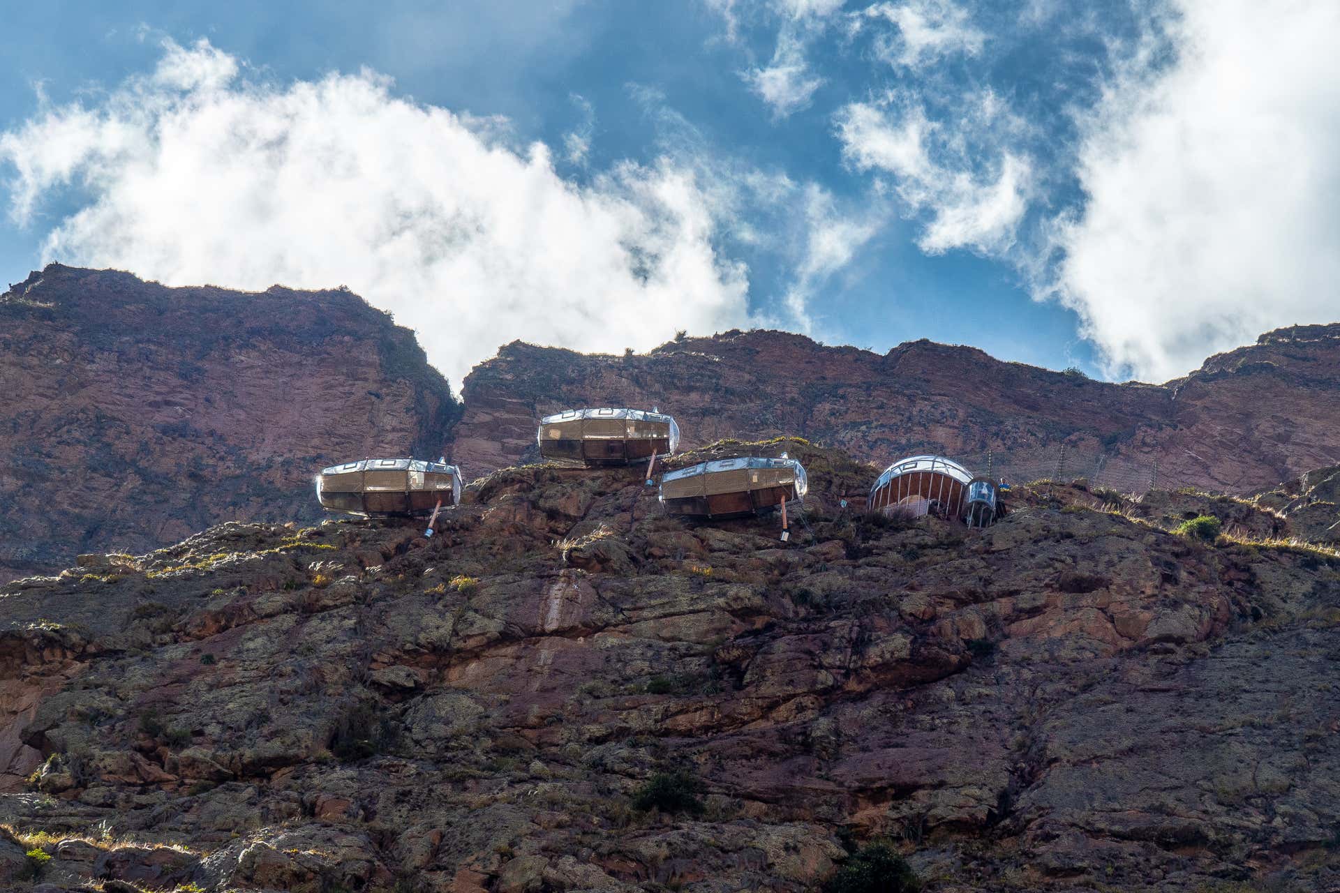 Noche en el Skylodge + Vía ferrata y tirolina desde Cusco
