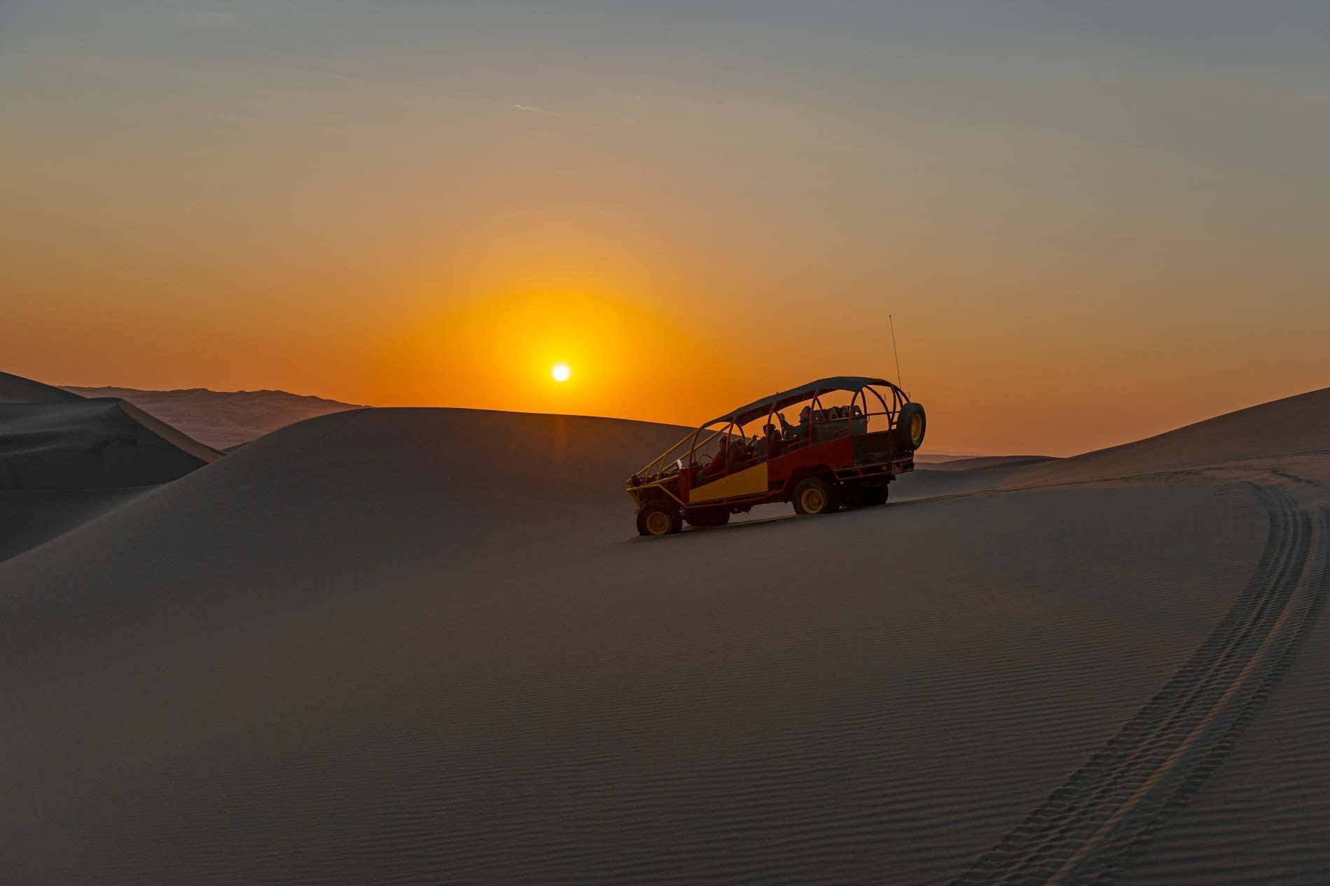 Buggy y sandboarding en el desierto de California desde Paracas