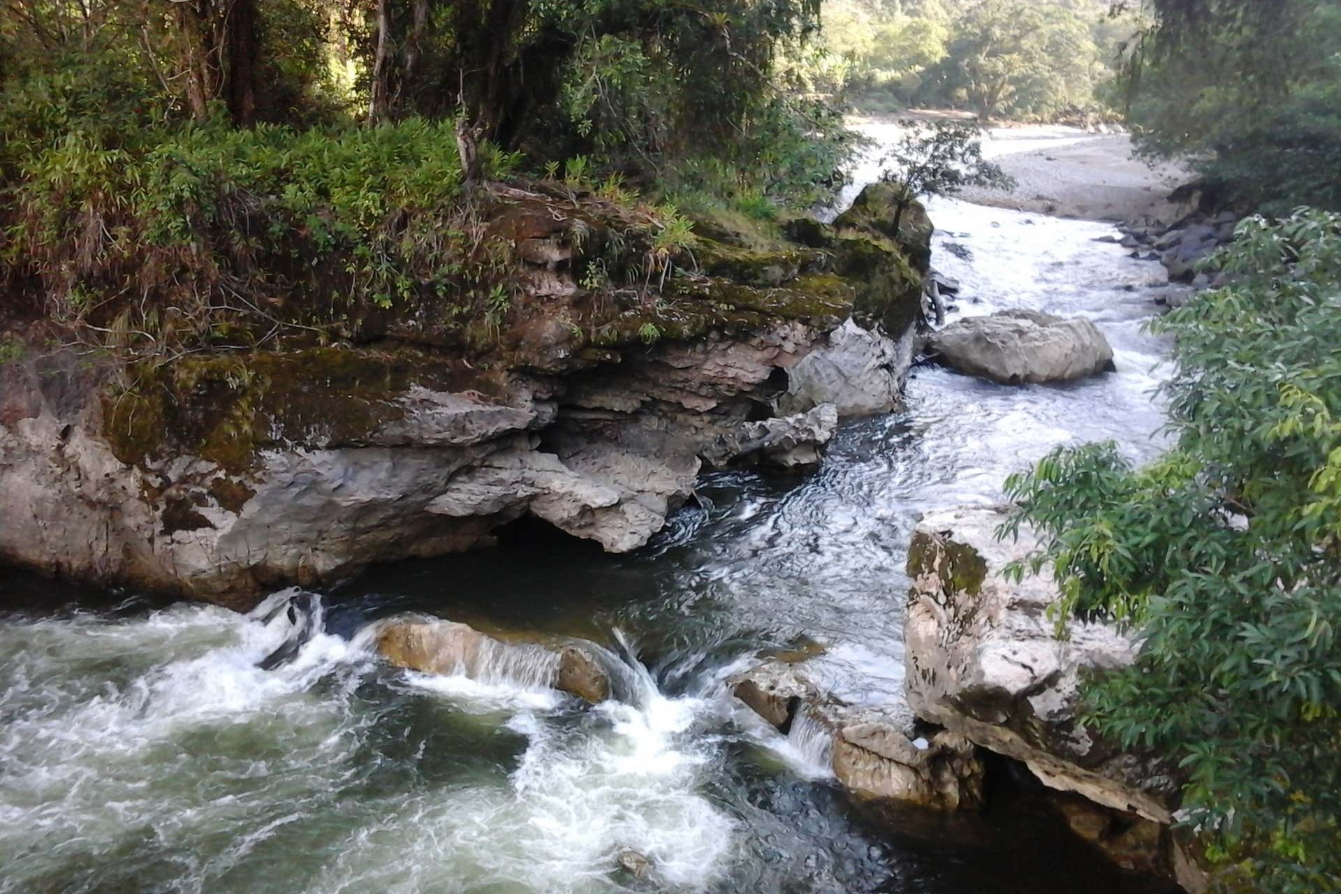 Trekking por la cuenca del río Derrepente desde Tingo María