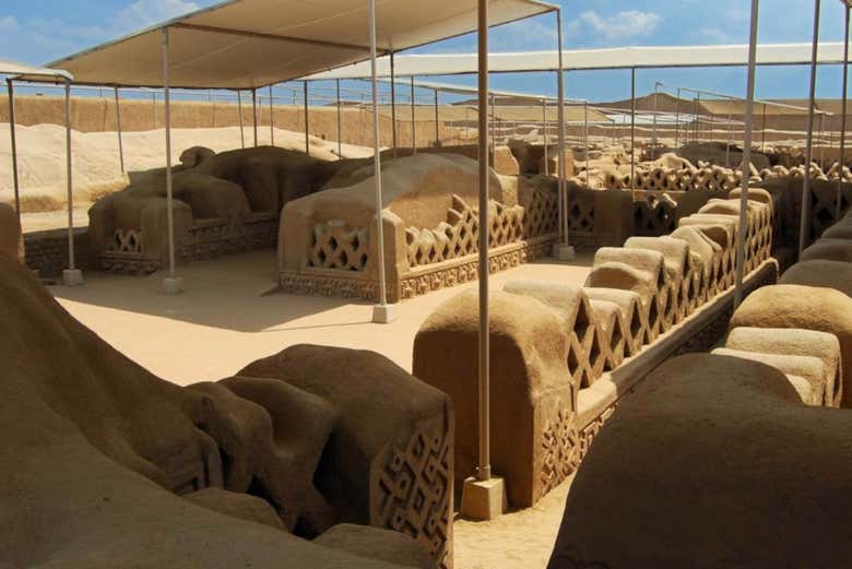 Sun + Moon Pyramids, Huanchaco & Chan Chan Tour from Trujillo - Civitatis