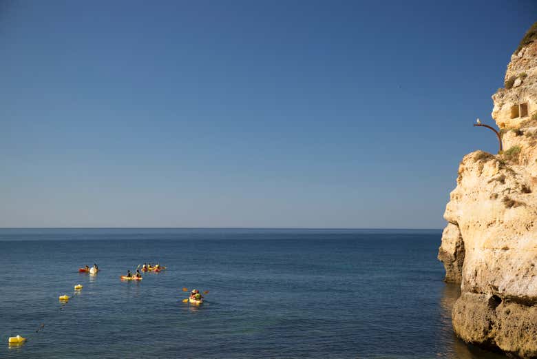 Tour en kayak por la playa do Barranco desde Carrapateira
