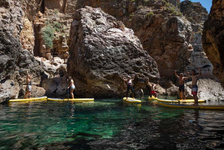 Paddle surf en la playa do Barranco en Carrapateira - Civitatis