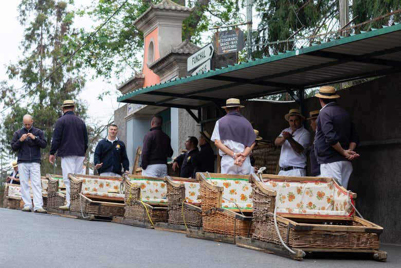 Descida nos Carros de Cestos da Madeira no Funchal - Civitatis.com