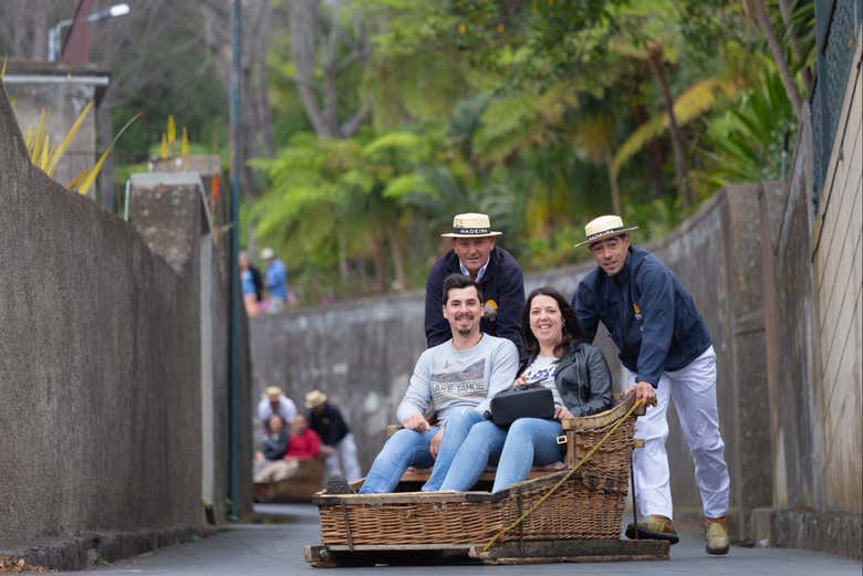 Descida nos Carros de Cestos da Madeira no Funchal - Civitatis.com